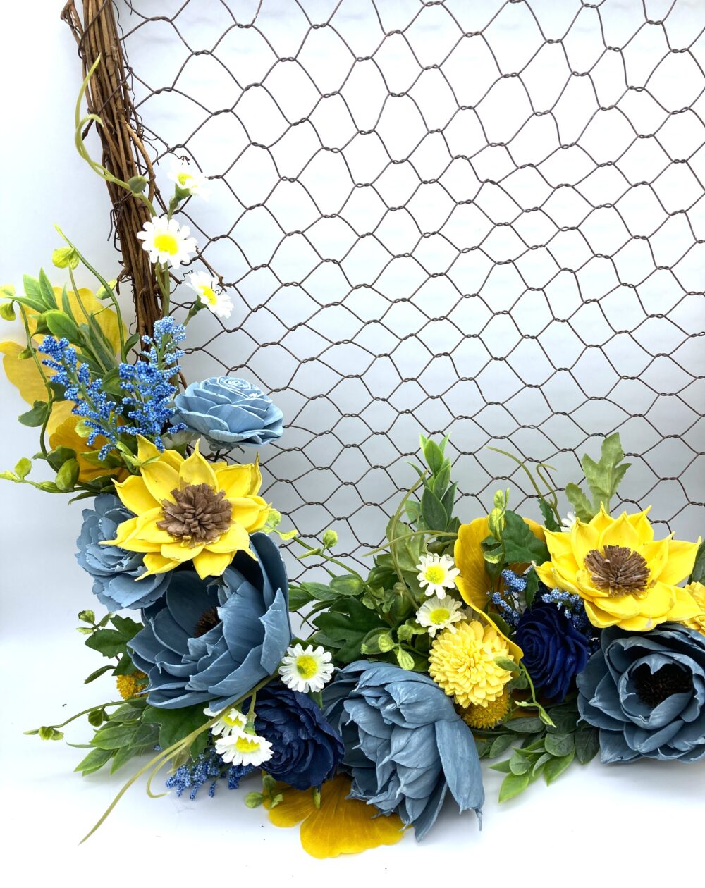 Chicken Wire Wreath with Sola Wood Flowers – Shop Iowa