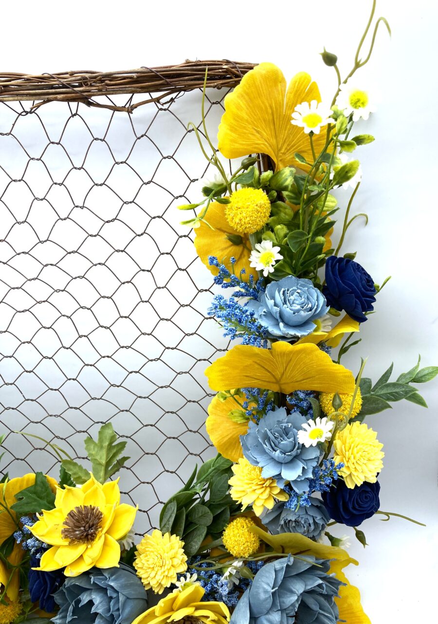 Chicken Wire Wreath with Sola Wood Flowers – Shop Iowa